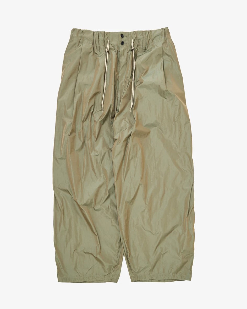Sillage / circular pants limonta nylon khaki – CASDAY / キャスデイ (casday.jp)